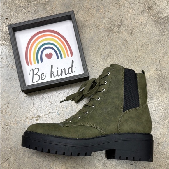 Indigo | Shoes | Indigo Green And Black Lace Up Boots With Chunky Sole ...